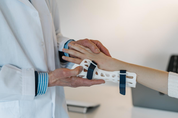 Repetitive Strain Injury: Who Is At Risk? – Reboundwear®